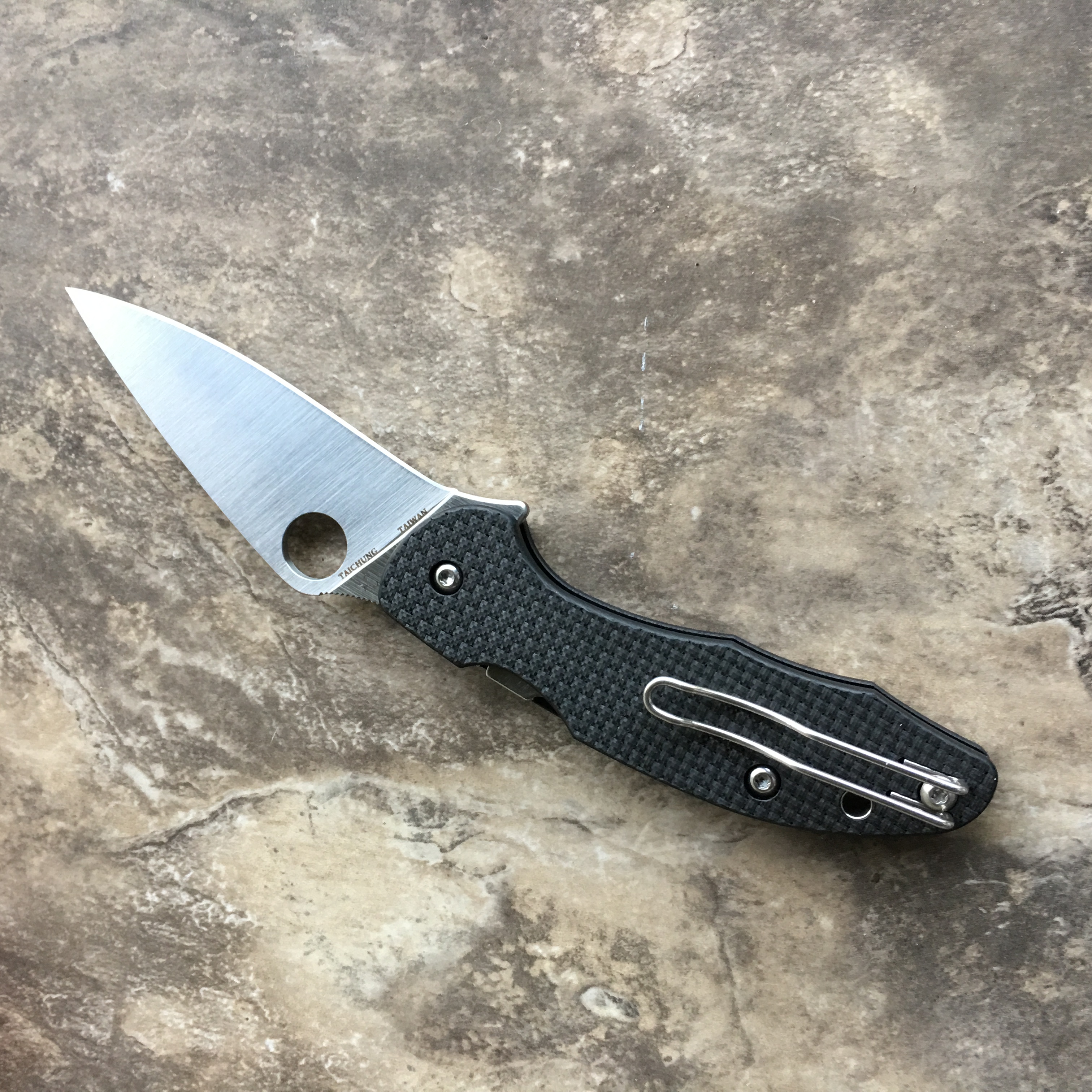 Spyderco Mantra 3 Flipper Knife 3.17″ S30V Satin Plain Blade, Carbon ...