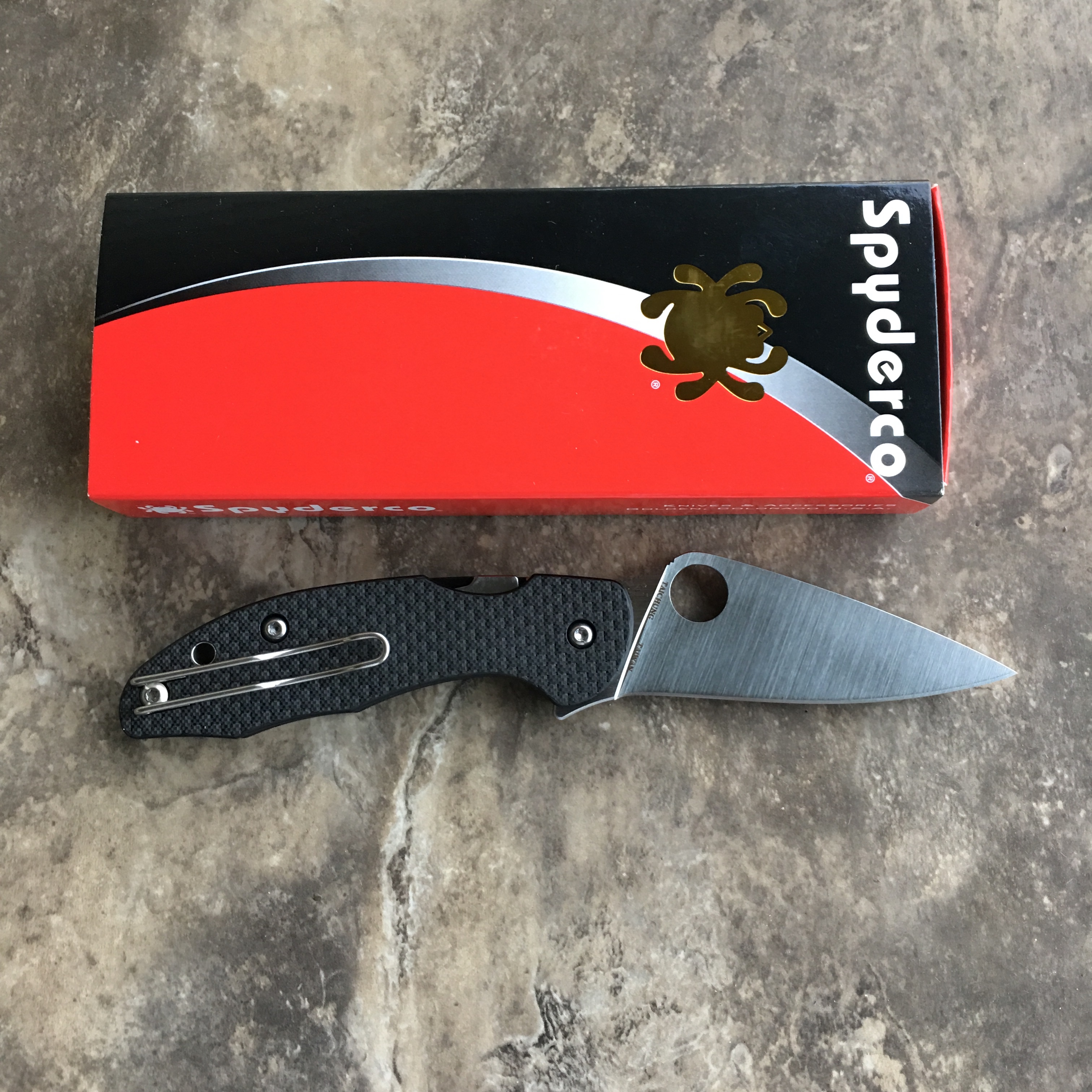 Spyderco Mantra 3 Flipper Knife 3.17″ S30V Satin Plain Blade, Carbon ...